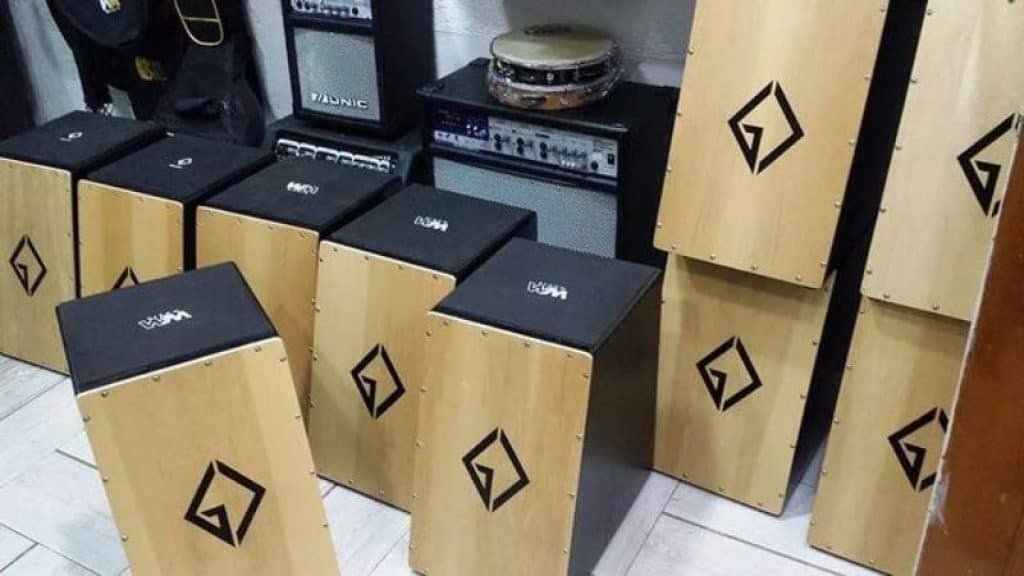 How to Play Cajon? - Complete Review - SimplyDrum